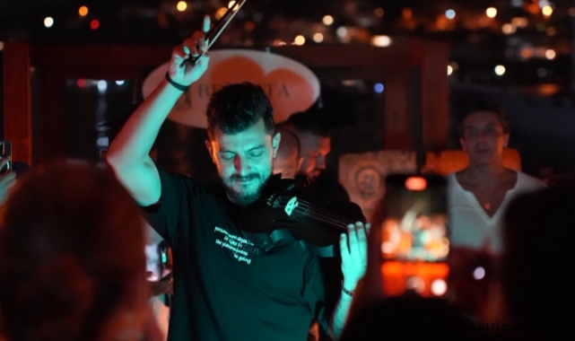 DÜNYACA ÜNLÜ DJ VE KEMAN VİRTÜÖZÜ ANDRE SOUEİD TÜRKBÜKÜ’NÜ SALLADI ...